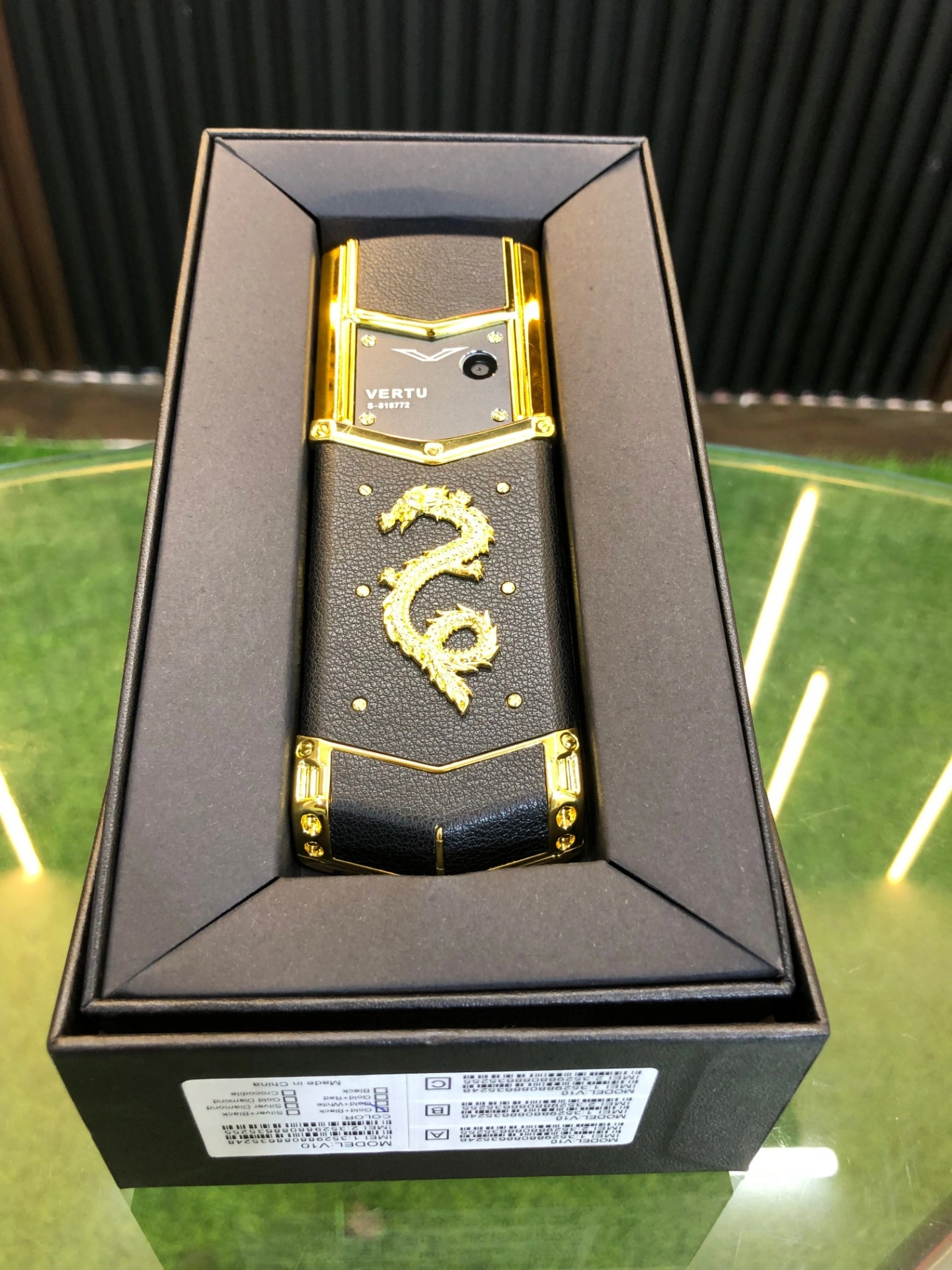 Vertu Signature Dragon V10 Replica Leather Keypad Mobile Phone