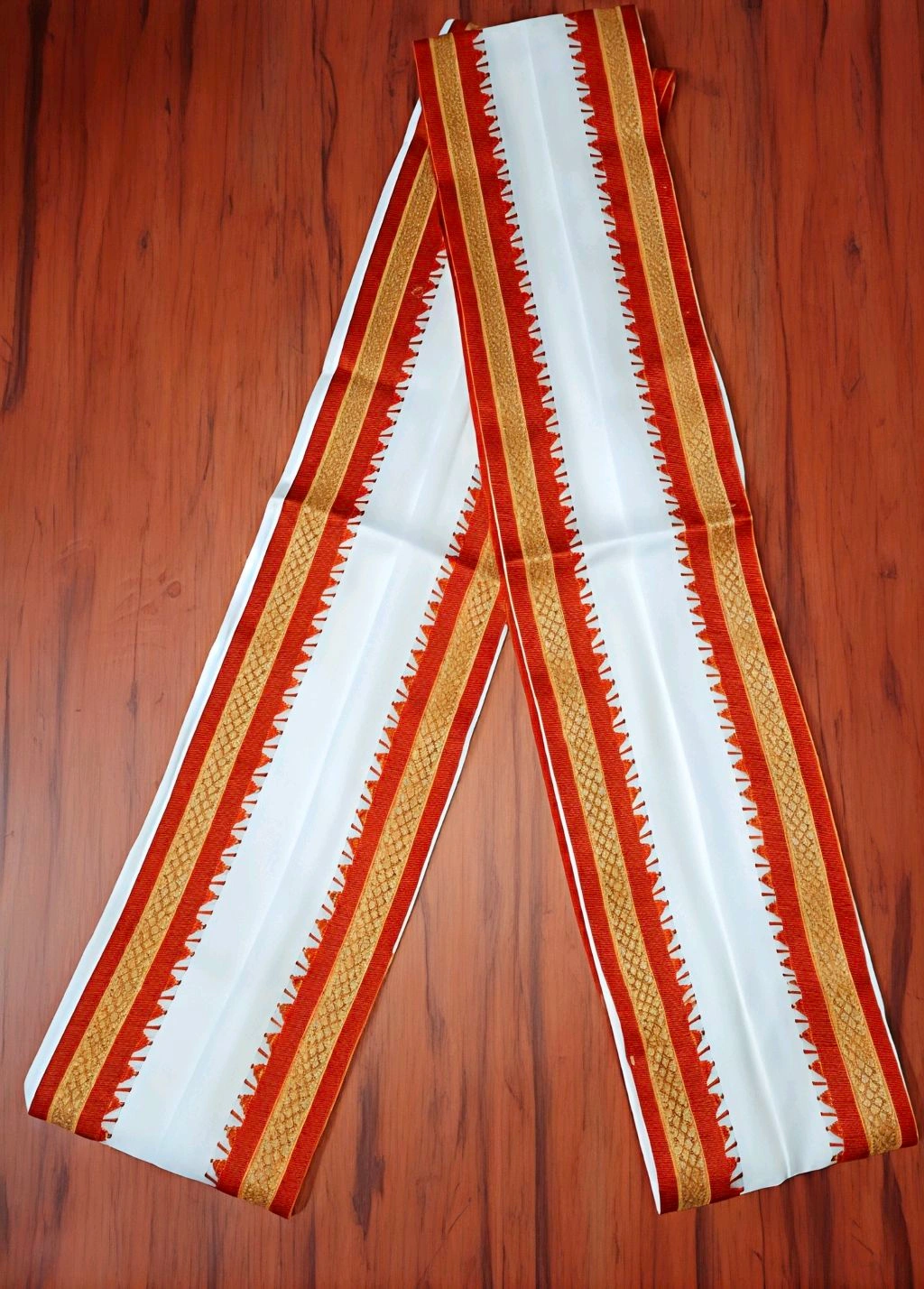 White Uttorio With Orange Border